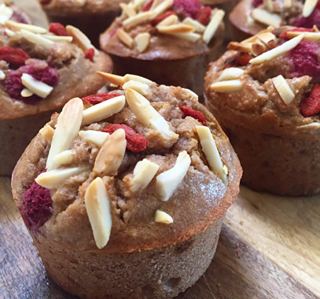 Clean eating sweets: raspberry and goji berry cupcakes - The Merry Go Round
